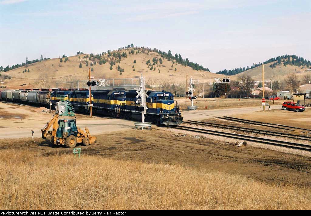 ICE 6437 DME 6367 ICE 6439 ICE 6431 cross Laurel St